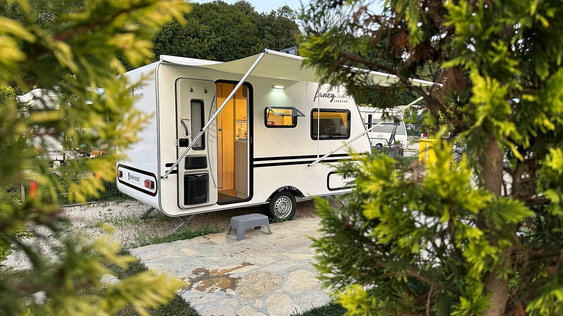 Yeni Yönetmelik 750 kg Altındaki Karavan Sahiplerine Neler Getirecek ...